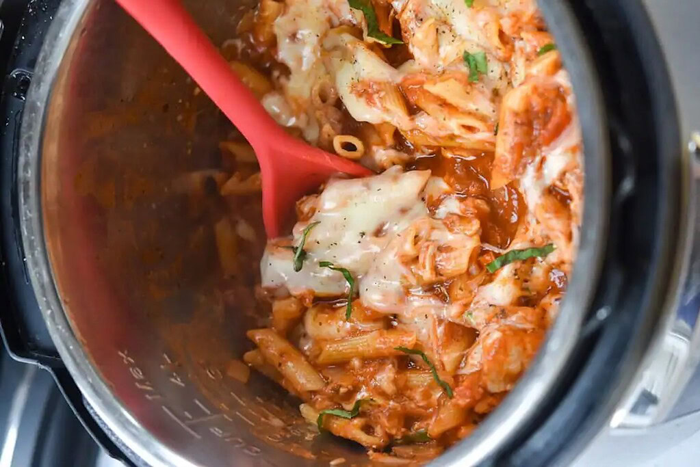 Des pâtes au poulet et parmesan à l'autocuiseur en moins de 10 minutes!