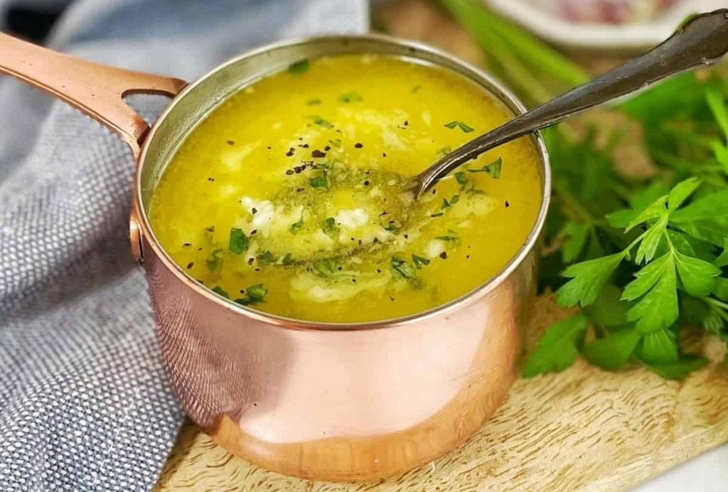 La recette parfaite de sauce au beurre ail citron pour votre homard