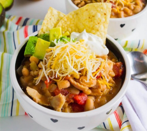 Recette facile de chili au poulet et haricots blancs à la mijoteuse