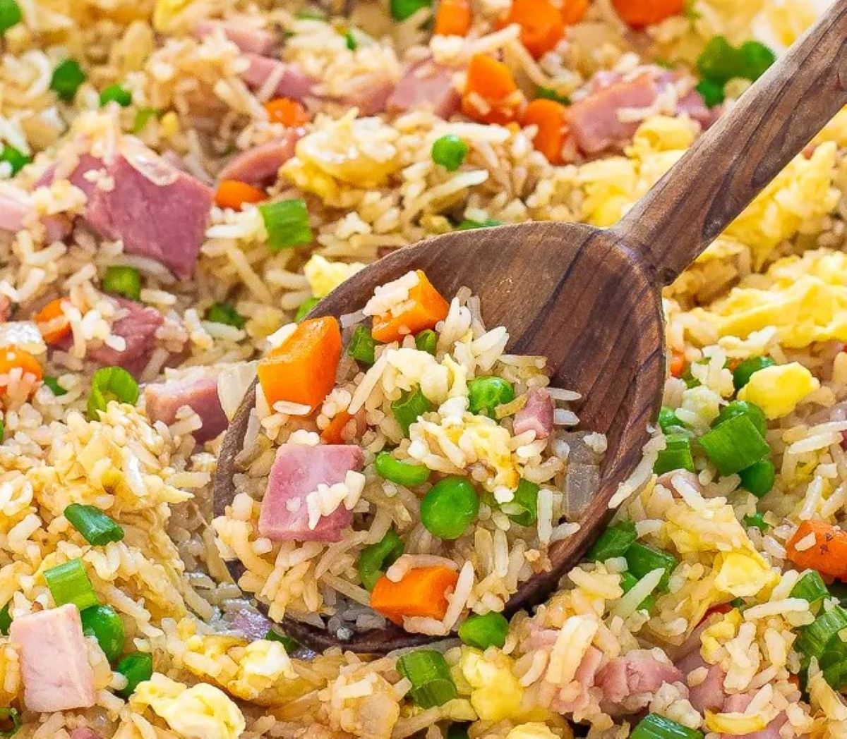 Riz frit au jambon : un plat familial économique et délicieux