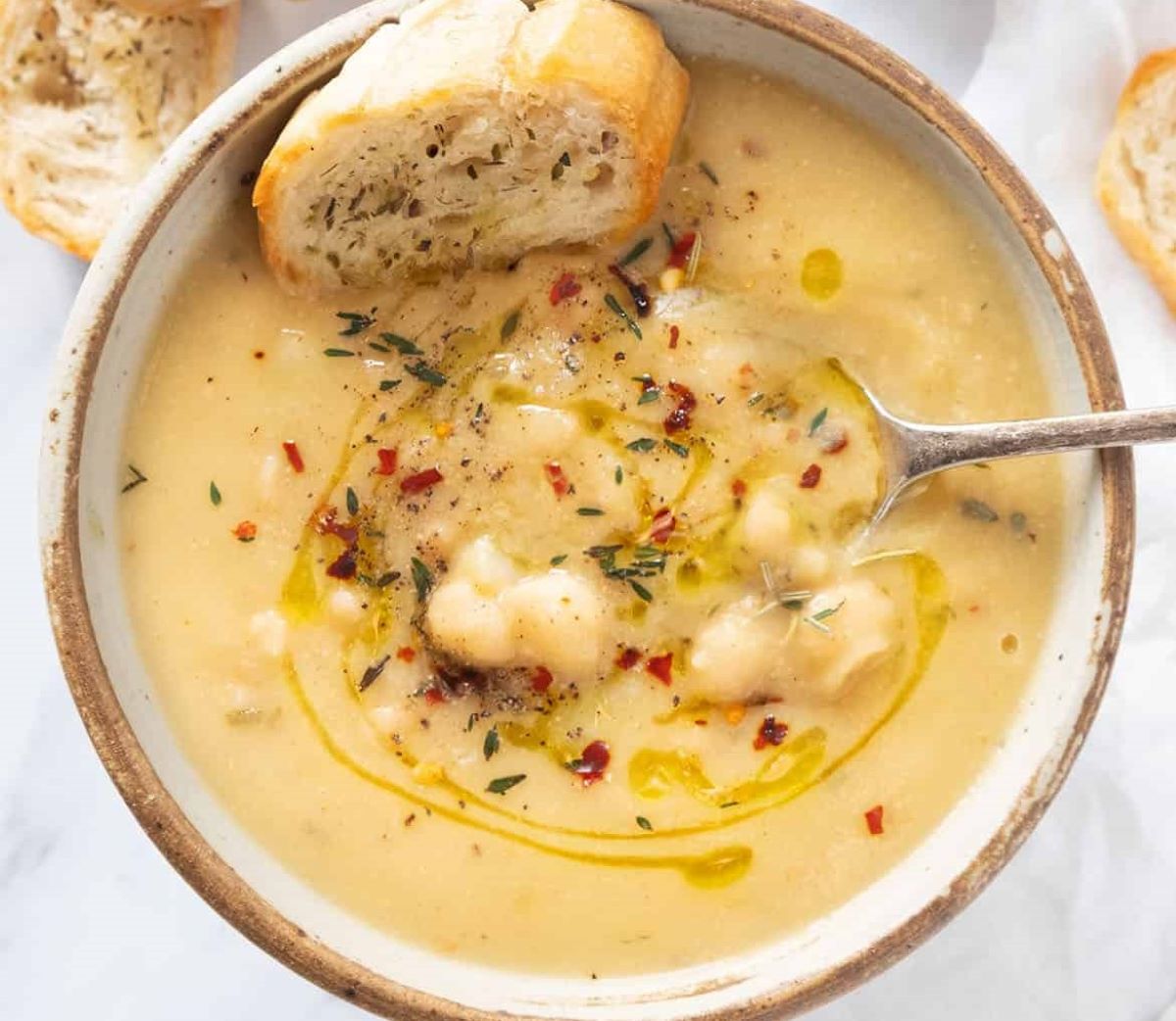 Recette hivernale par excellence : Soupe aux pois chiches et à l'ail