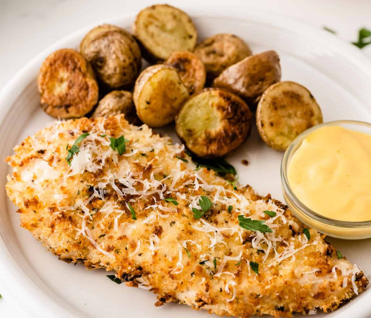 Poulet en croûte de parmesan irrésistible grâce à la friteuse à air